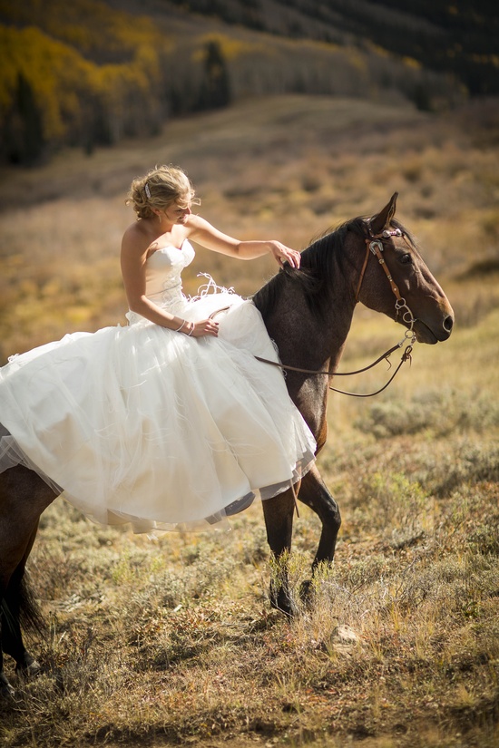 19 Breathtaking Photos of Brides on Horseback | HORSE NATION