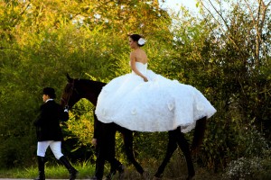 19 Breathtaking Photos of Brides on Horseback | HORSE NATION