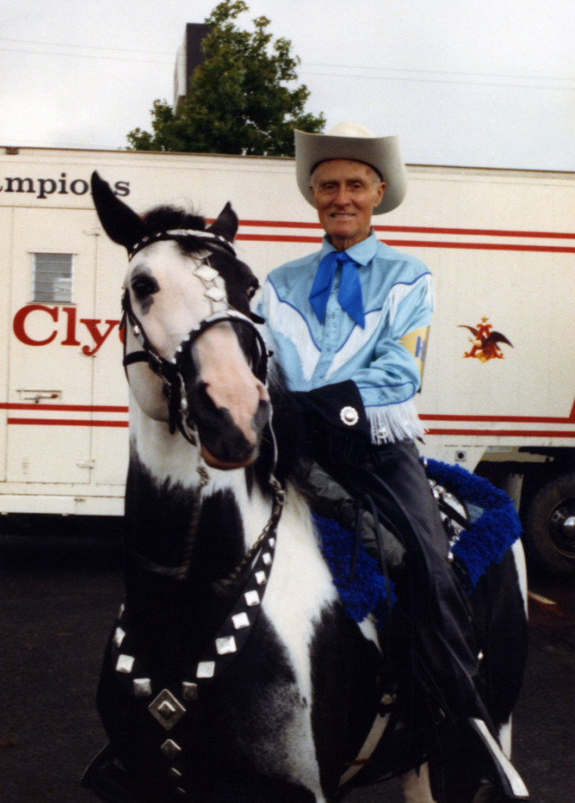 2016 Best of HN #20: The 10 Riders You Meet At the Barn | HORSE NATION