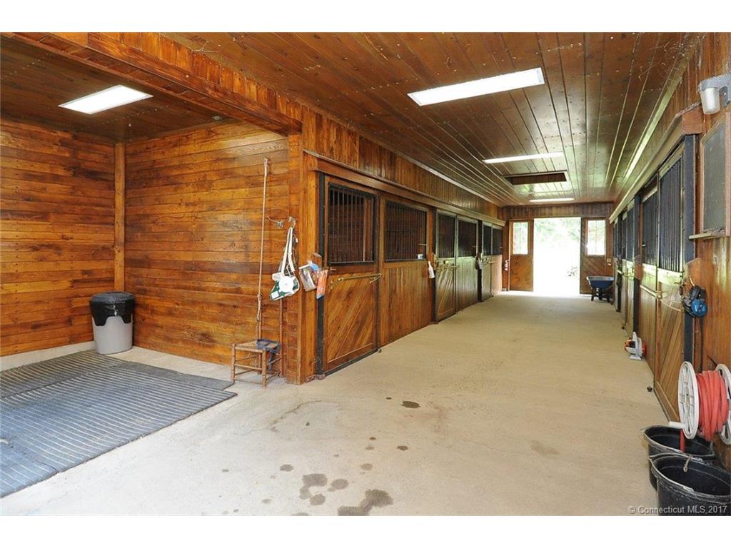 Fantasy Farm Thursday: The Big Red Barn of Your Dreams | HORSE NATION