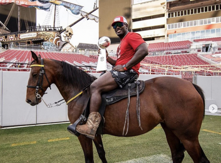 This Tampa Bay Linebacker Celebrated His Team’s Win With His Horse ...